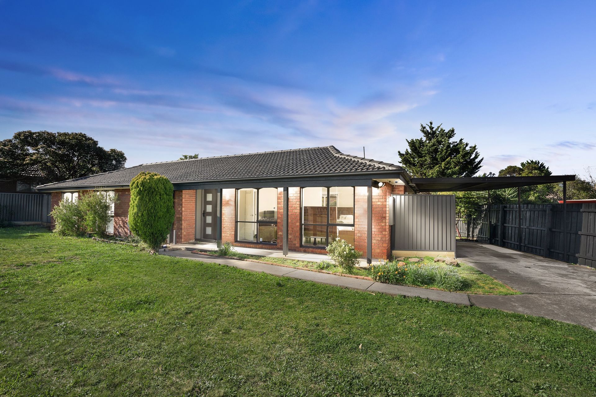 87 James Cook Drive