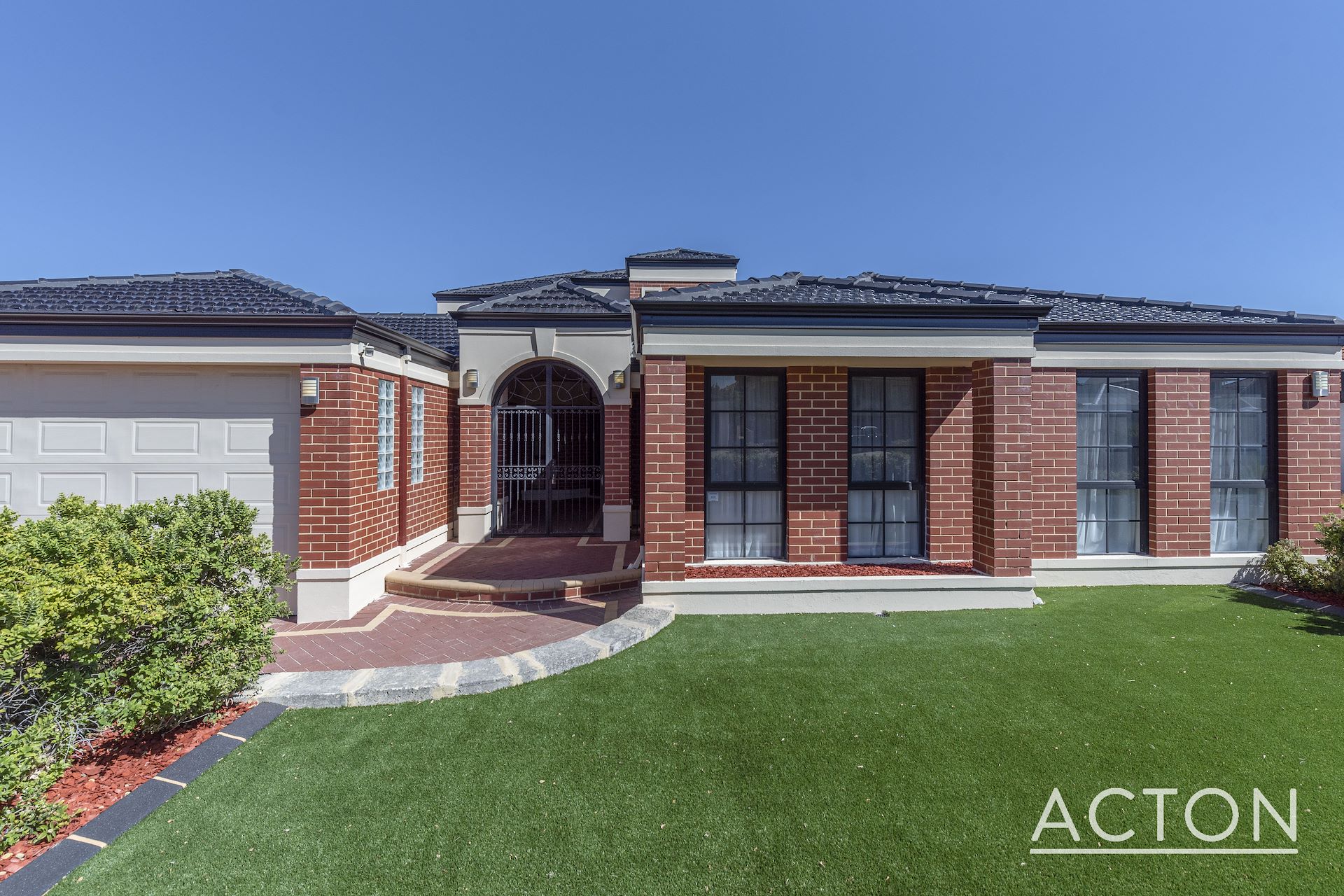 26 Rochester Drive, Mindarie, WA 6030